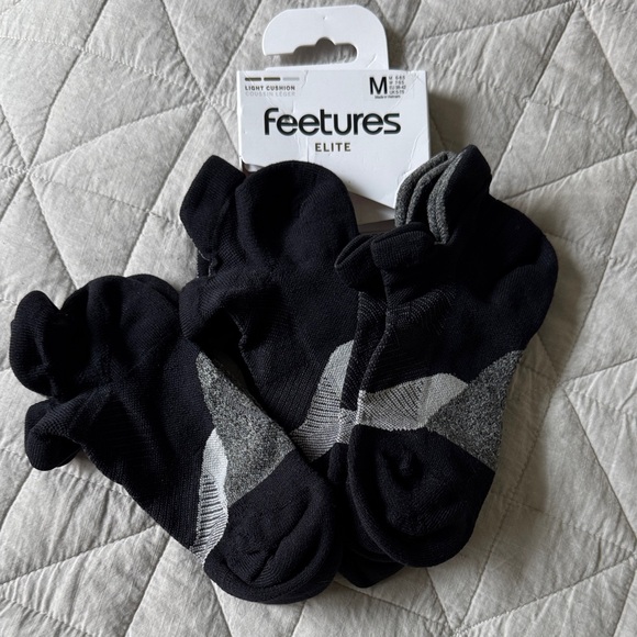 Feetures | Accessories | Feetures Elite Black And Gray Athletic Socks ...